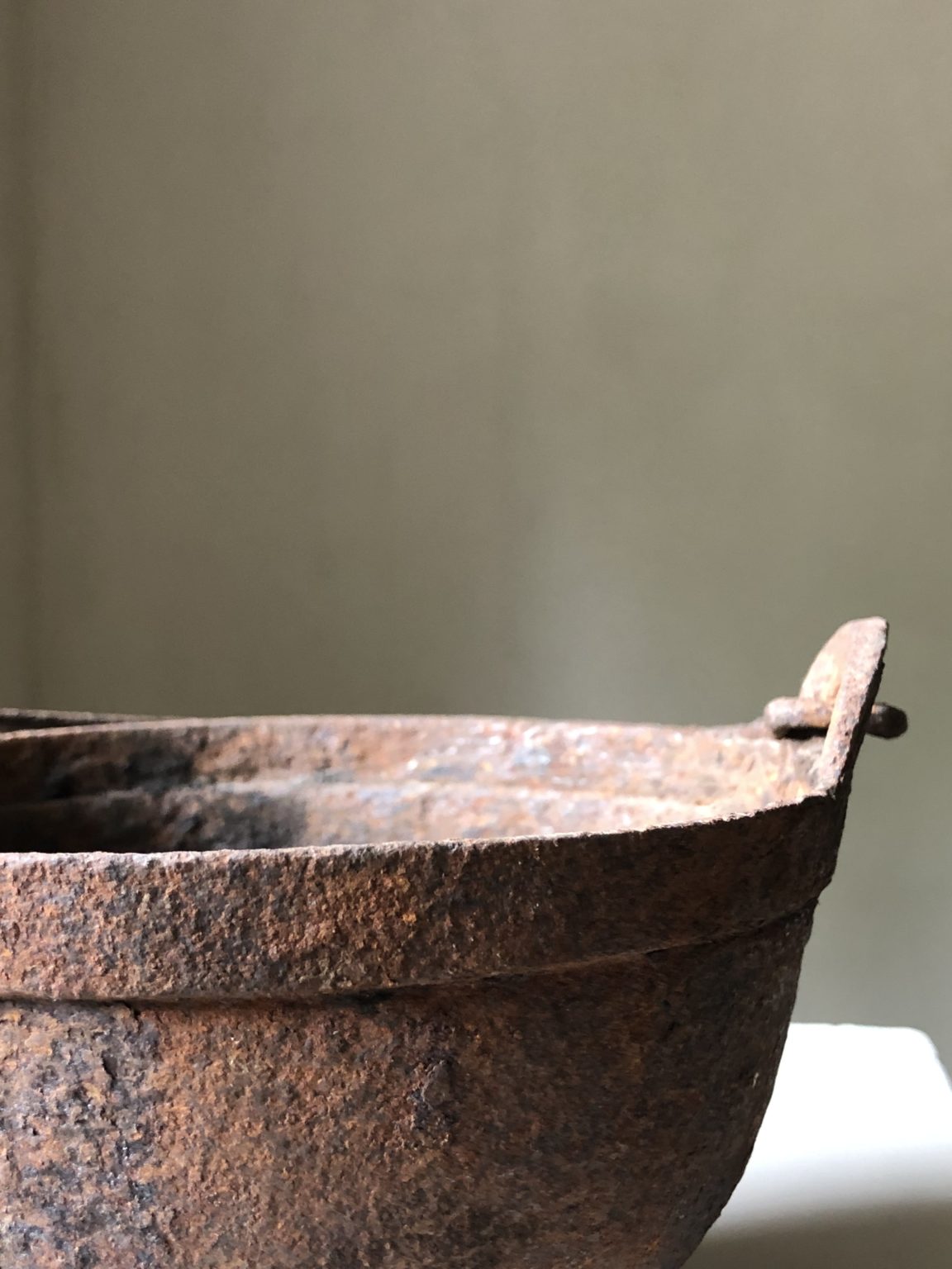 Small antique iron pot - Bruksmann