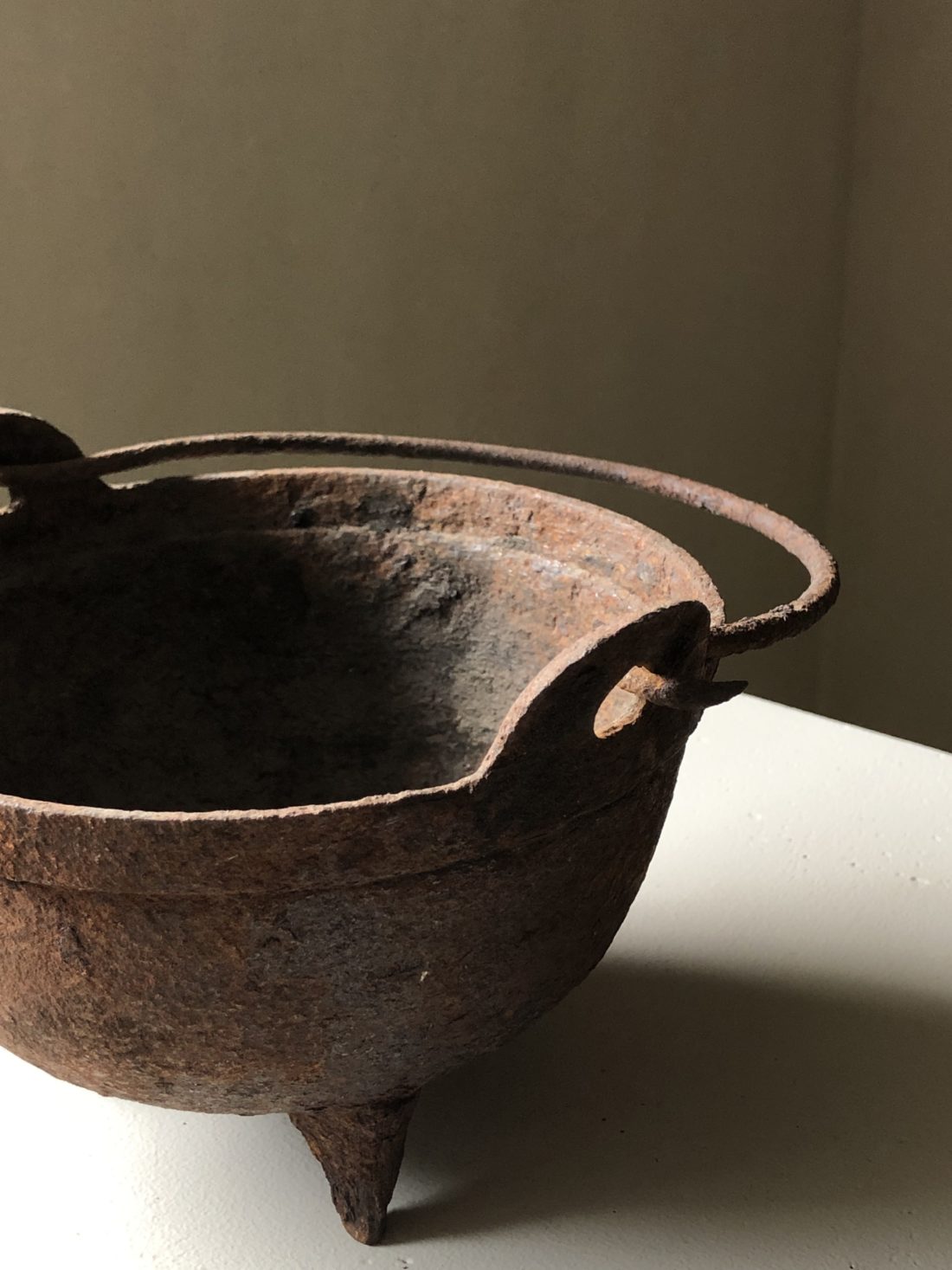 Small antique iron pot - Bruksmann