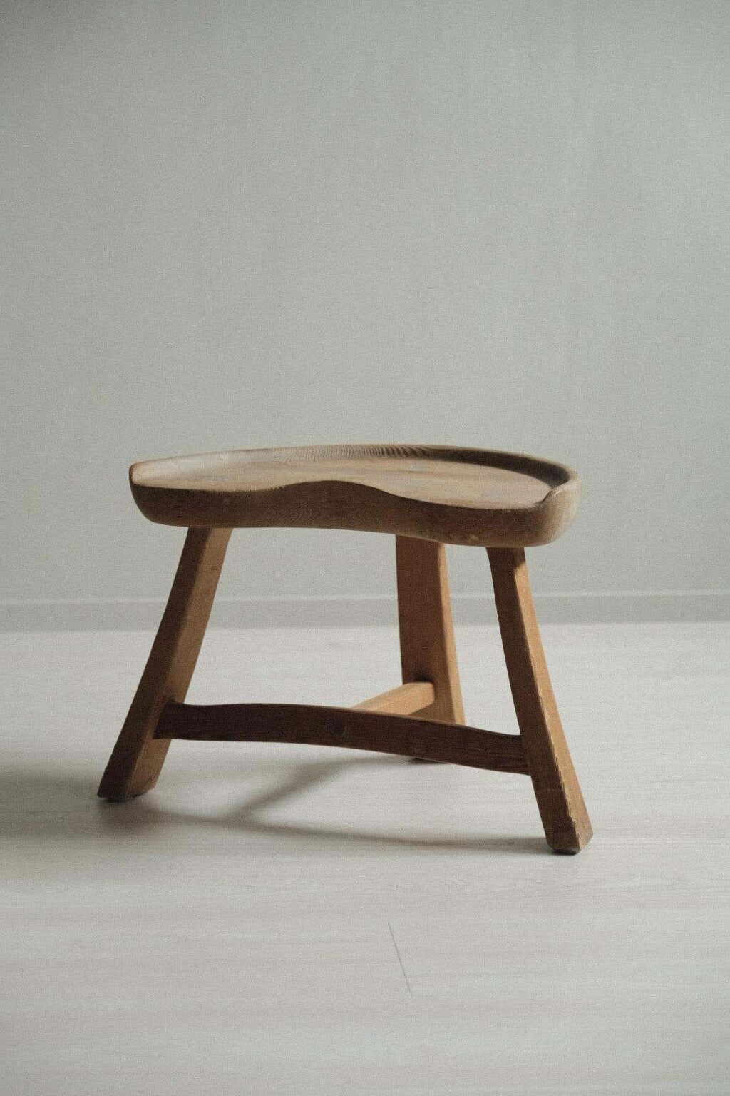 Krogenæs Møbler, Three Legged Stool, "Fjøskrakk" Mod. 522, Pine, Norway ...
