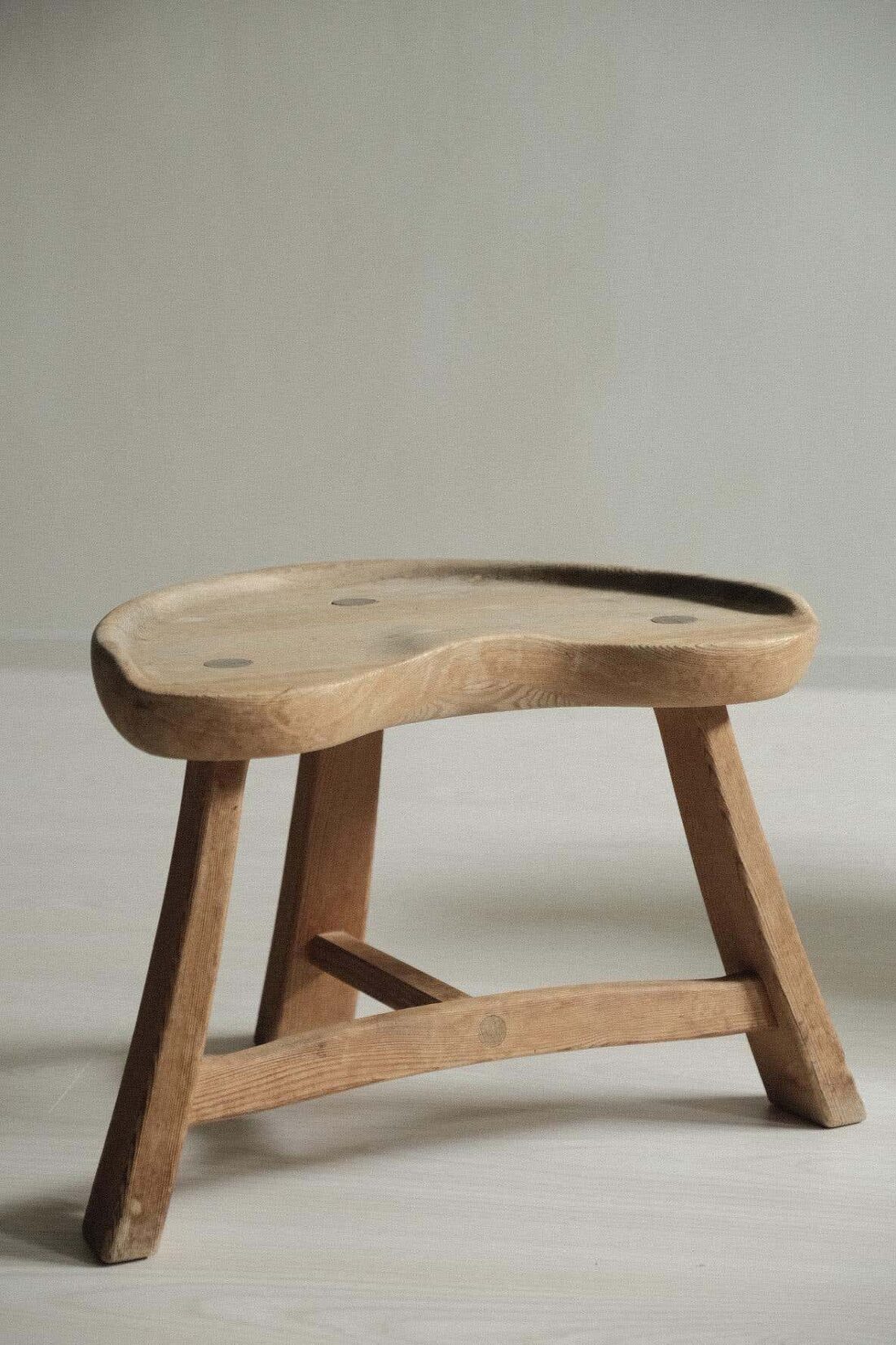 Krogenæs Møbler, Three Legged Stool, "Fjøskrakk" Mod. 522, Pine, Norway ...