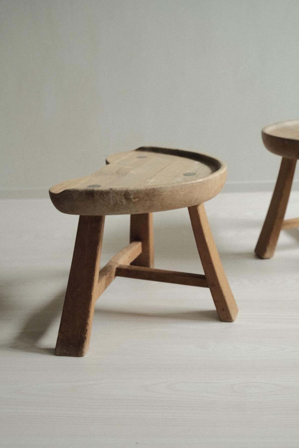 Krogenæs Møbler, Three Legged Stool, "Fjøskrakk" Mod. 522, Pine, Norway ...