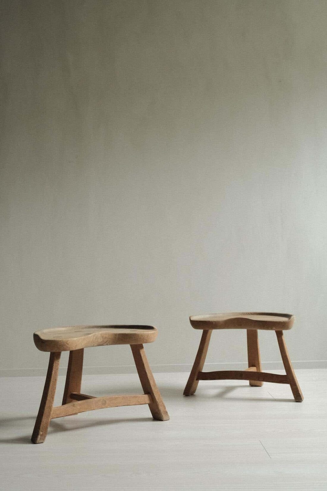 Krogenæs Møbler, Three Legged Stool, "Fjøskrakk" Mod. 522, Pine, Norway ...